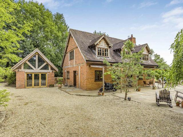 6 bedroom detached house for sale