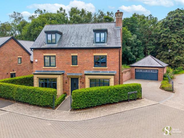 6 bedroom detached house for sale