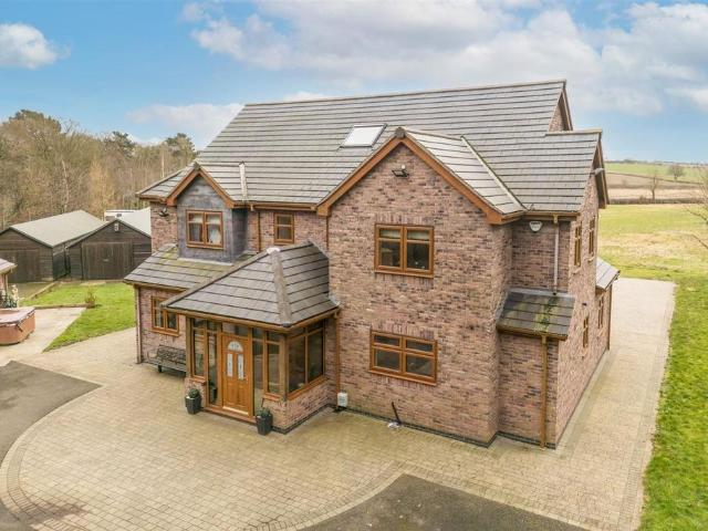 6 bedroom detached house for sale