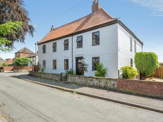 6 bedroom detached house for sale