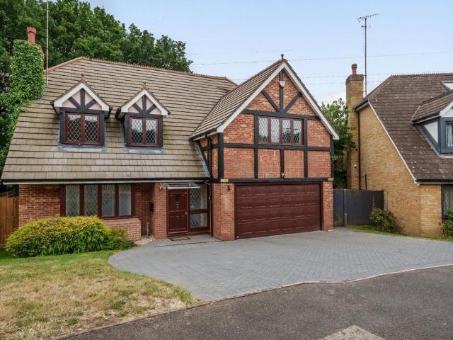 6 bedroom detached house for sale