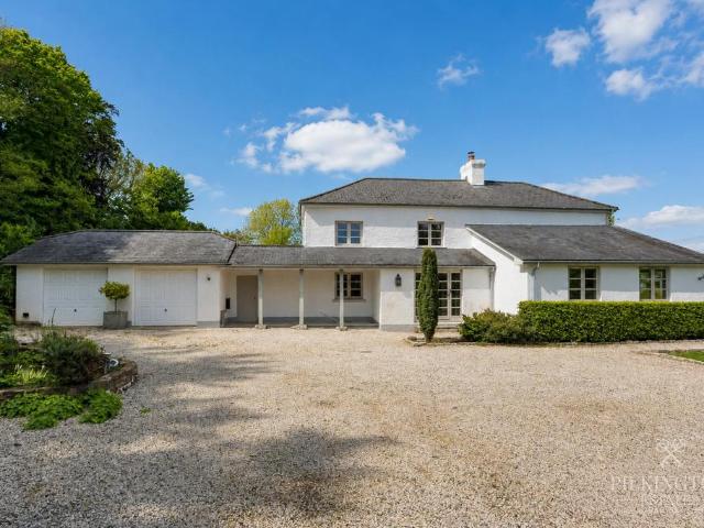 6 bedroom detached house for sale