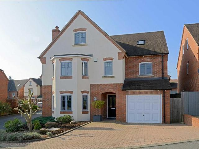 6 bedroom detached house for sale