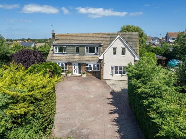 6 bedroom detached house for sale