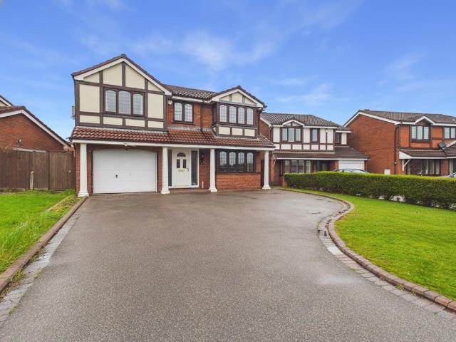 6 bedroom detached house for sale