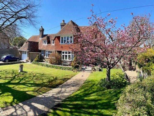 6 bedroom detached house for sale