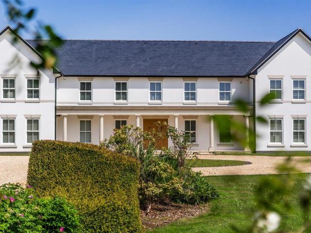 6 bedroom detached house for sale