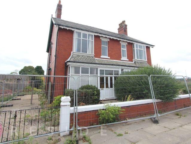 6 bedroom detached house for sale