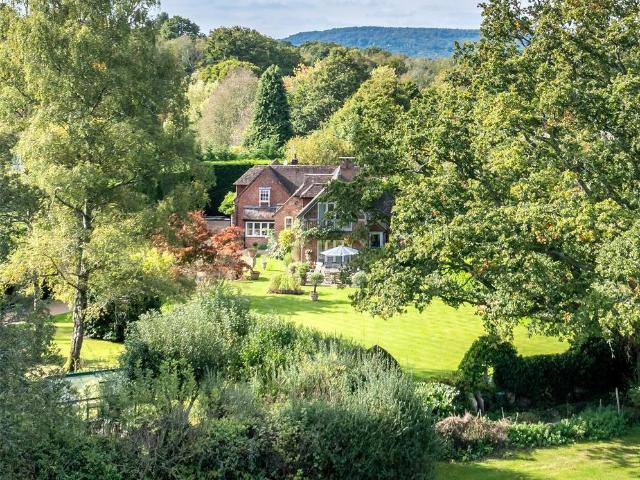 6 bedroom detached house for sale