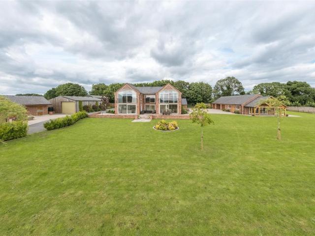 6 bedroom detached house for sale