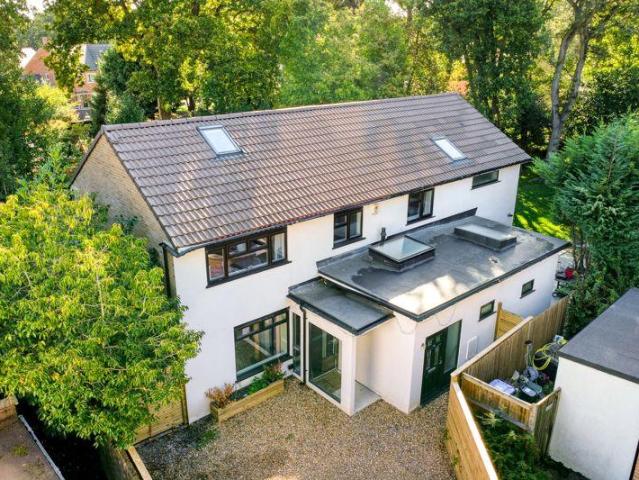 6 bedroom detached house for sale