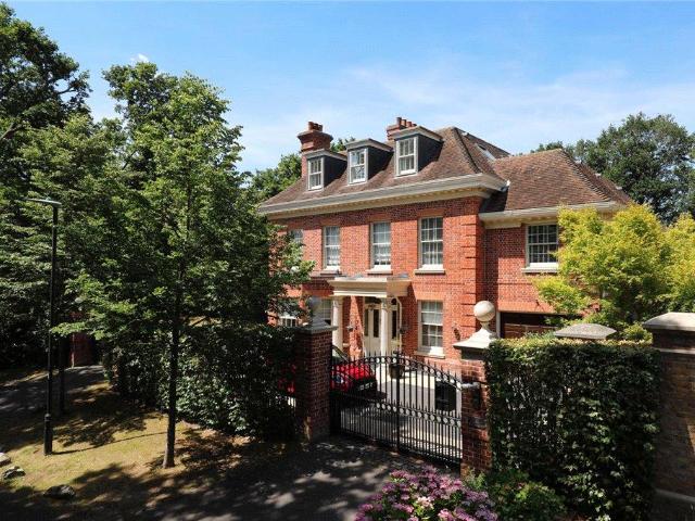 6 bedroom detached house for sale