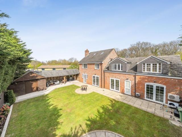 6 bedroom detached house for sale