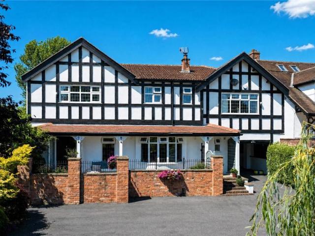 6 bedroom detached house for sale