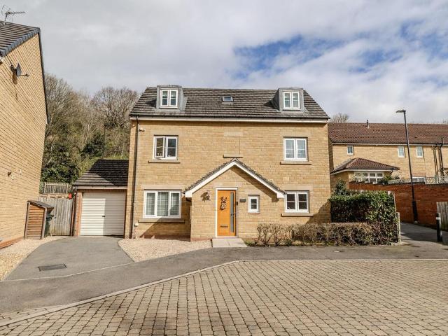 6 bedroom detached house for sale