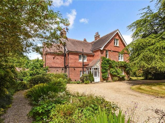 6 bedroom detached house for sale