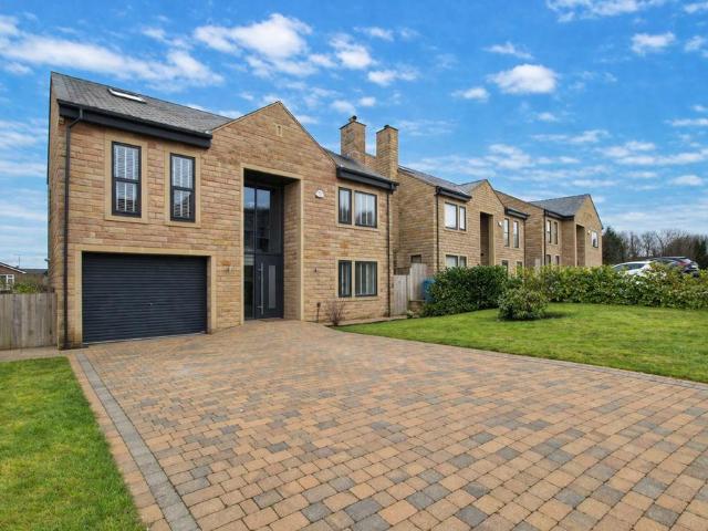 6 bedroom detached house for sale