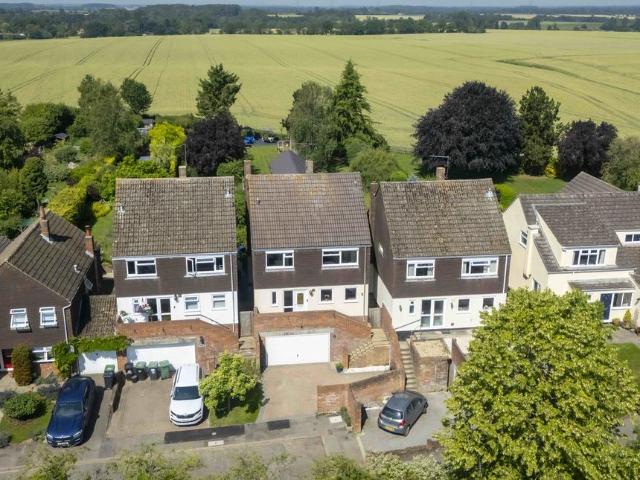 6 bedroom detached house for sale