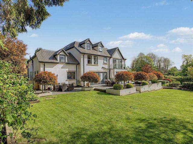 6 bedroom detached house for sale