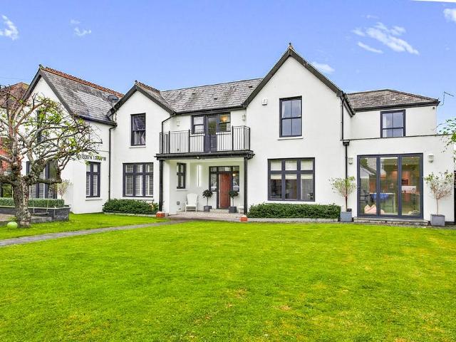 6 bedroom detached house for sale