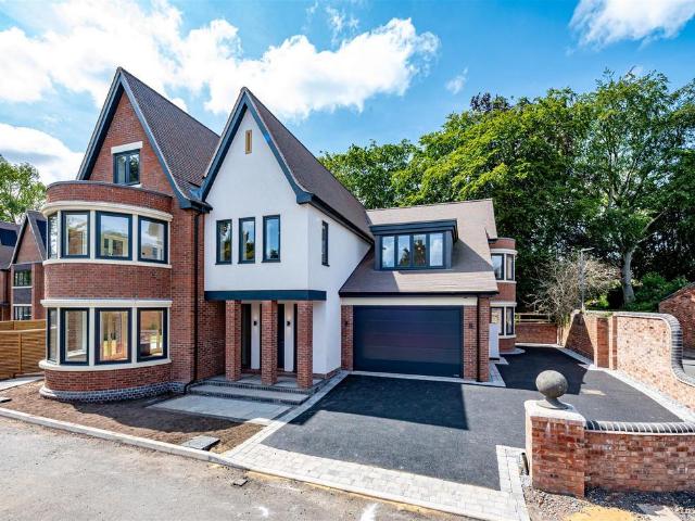 6 bedroom detached house for sale