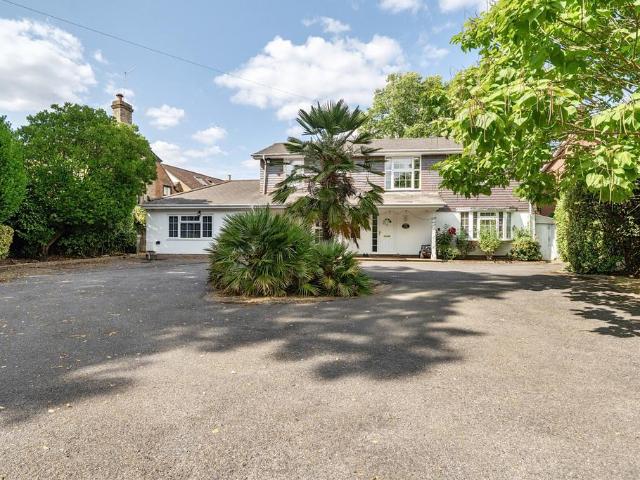 6 bedroom detached house for sale