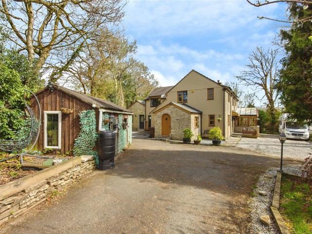 6 bedroom detached house for sale