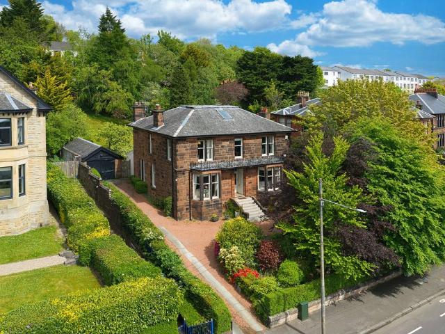 6 bedroom detached house for sale