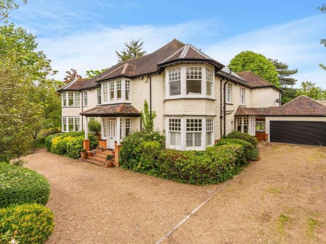 6 bedroom detached house for sale