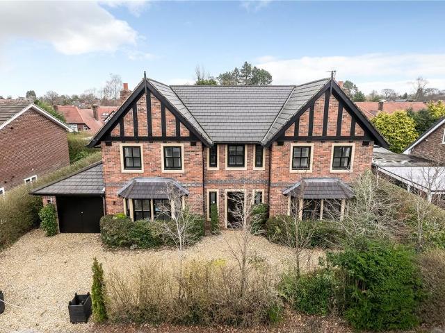 6 bedroom detached house for sale