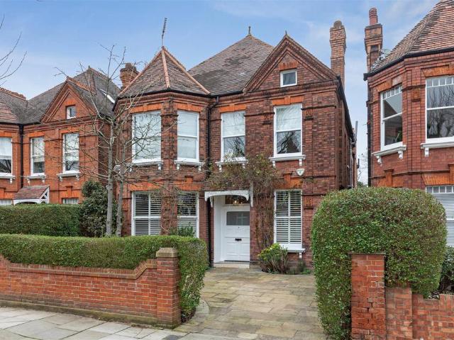 6 bedroom detached house for sale