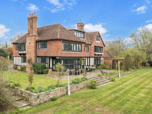 6 bedroom detached house for sale