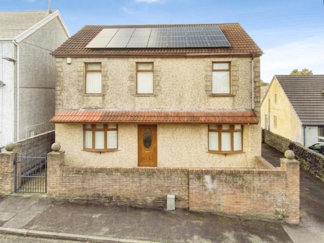 6 bedroom detached house for sale