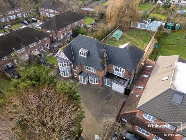 6 bedroom detached house for sale