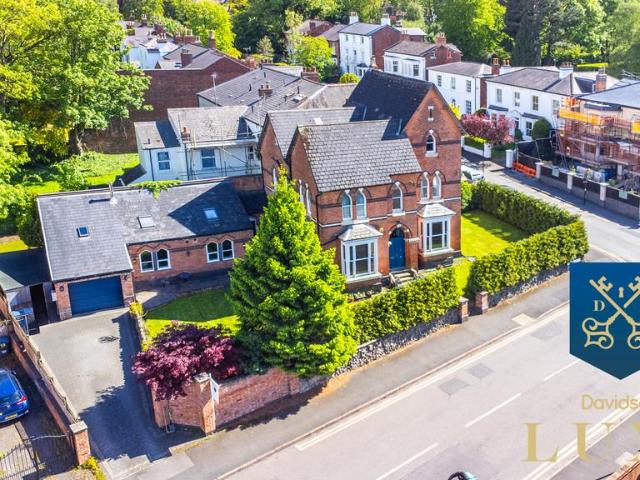 6 bedroom detached house for sale