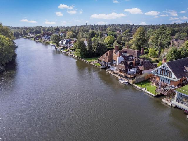 6 bedroom detached house for sale