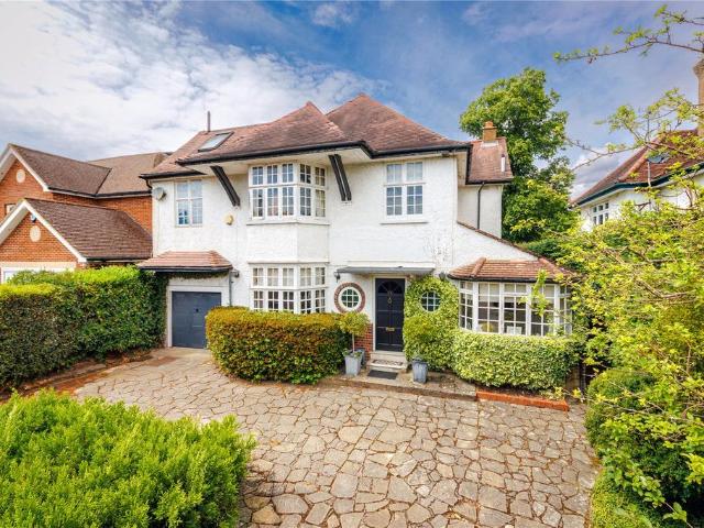 6 bedroom detached house for sale