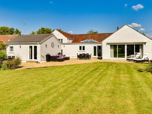 6 bedroom detached house for sale