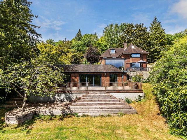 6 bedroom detached house for sale