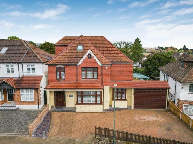 6 bedroom detached house for sale