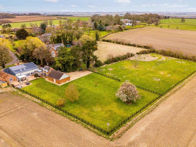 6 bedroom detached house for sale