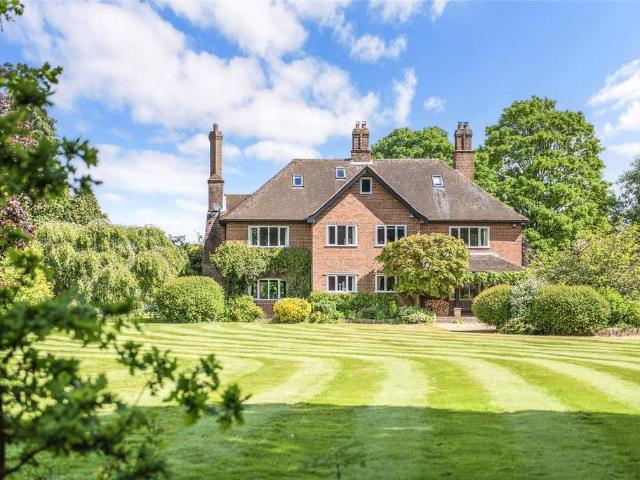6 bedroom detached house for sale