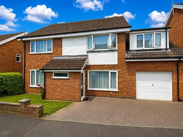 6 bedroom detached house for sale