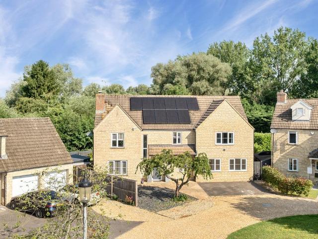 6 bedroom detached house for sale