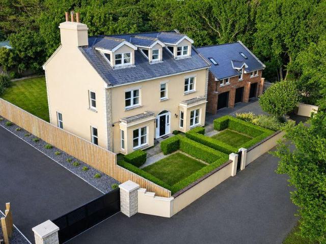 6 bedroom detached house for sale