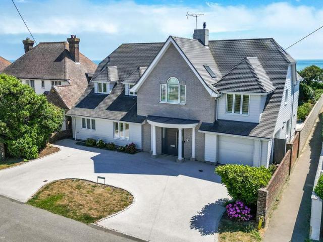 6 bedroom detached house for sale