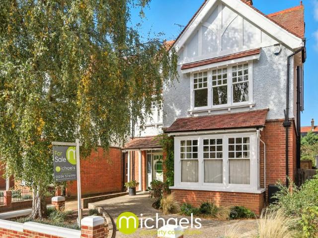 6 bedroom detached house for sale
