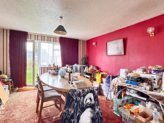 6 bedroom detached house for sale