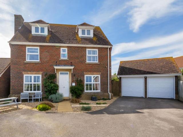 6 bedroom detached house for sale