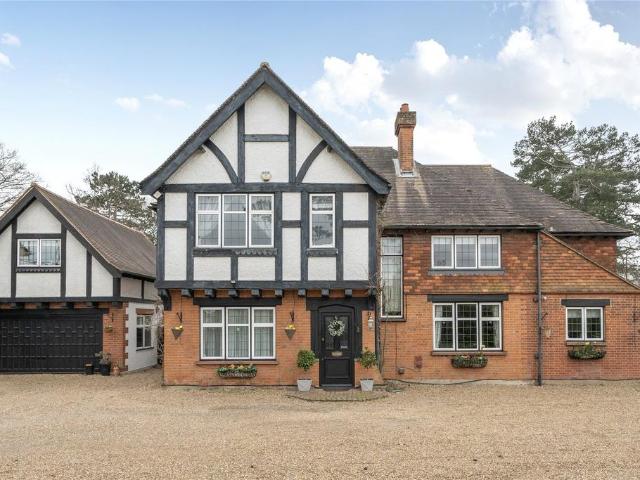 6 bedroom detached house for sale